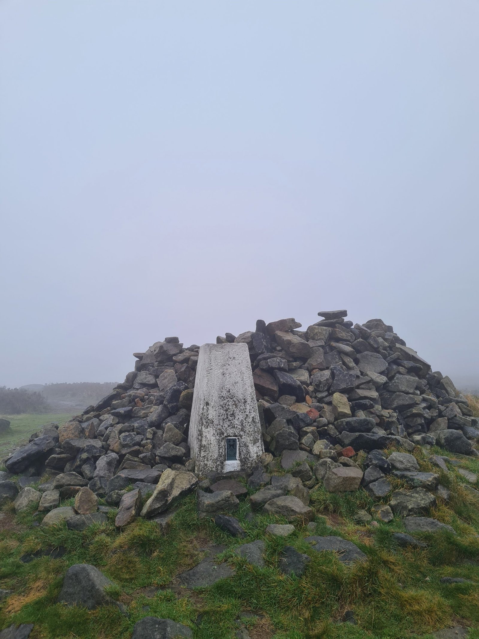 Dovestone Reservoir to Alphin Pike Circular Walk | 10 Miles