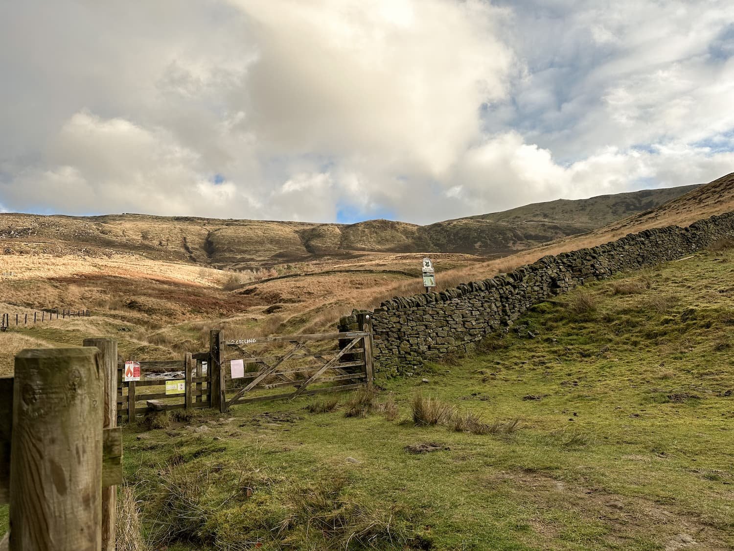 Kinder Scout Dog Stone via Sandy Heys | 8 Miles