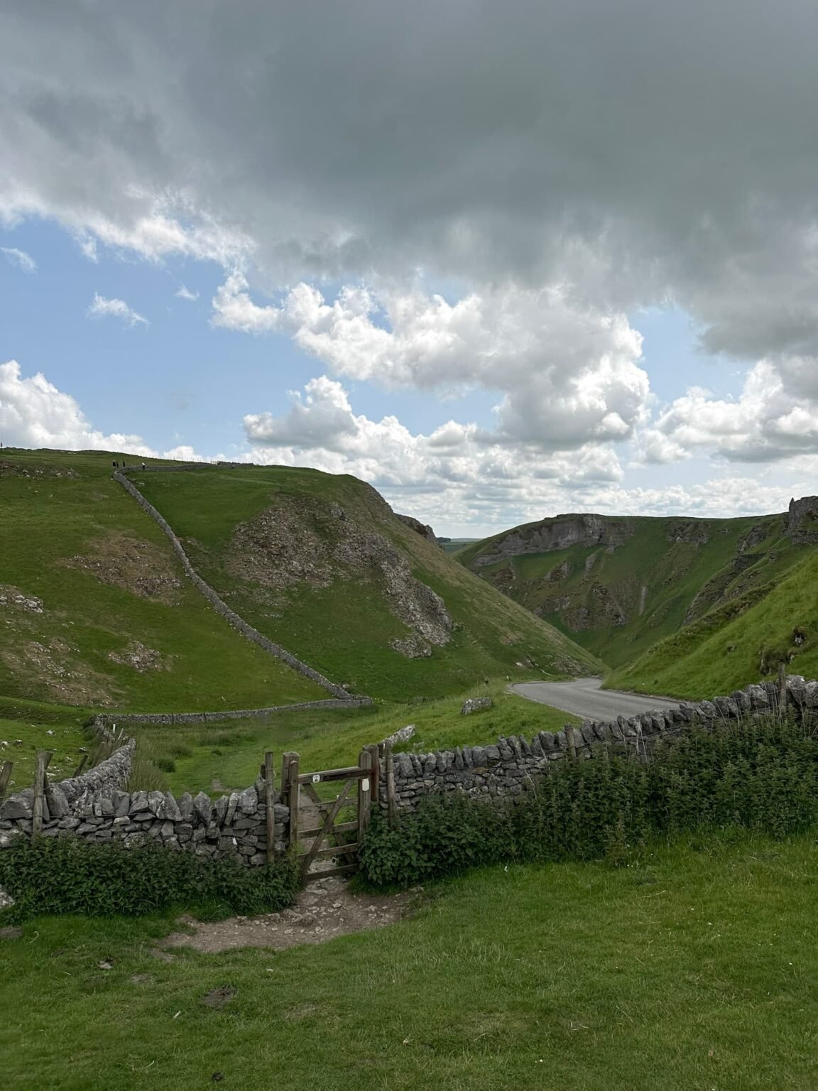 Winnats Pass Scramble Walk [+ Best View Points!] | 3 Miles
